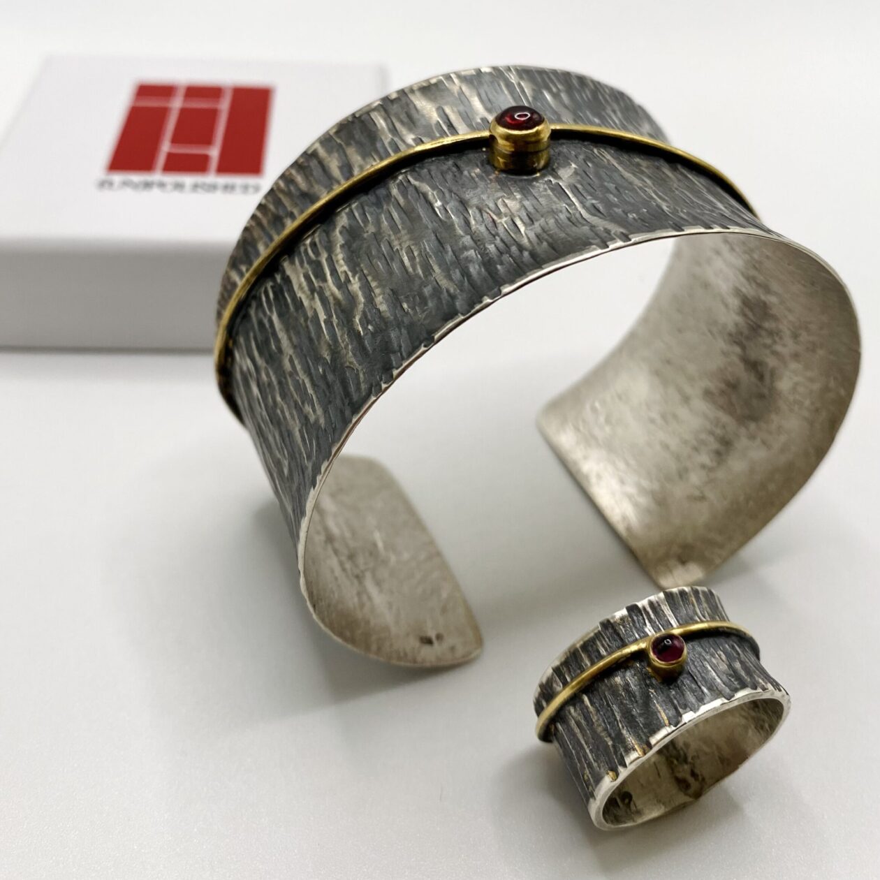 Artistic & Unique Jewellery - (UN)POLISHED